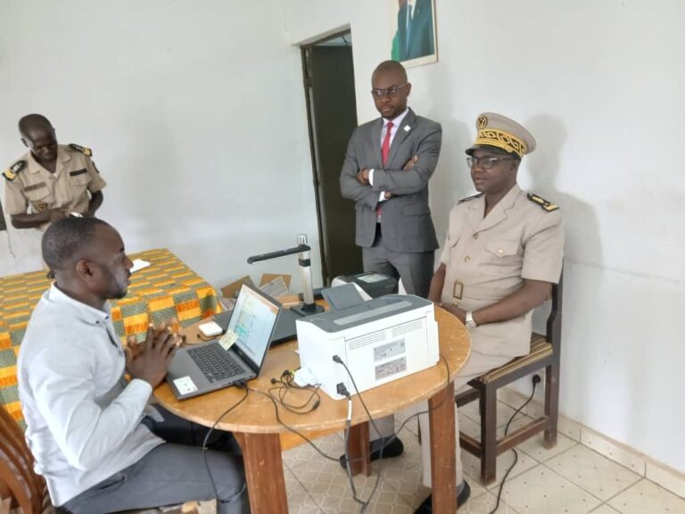 Côte d’Ivoire-AIP /Recensement biométrique : le directeur régional de ...