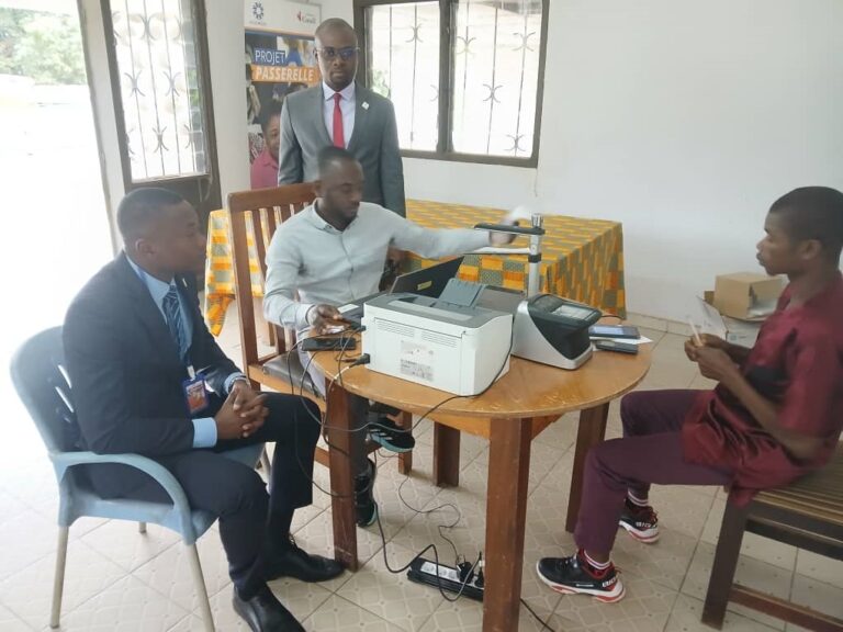 Côte d’Ivoire-AIP /Recensement biométrique : le directeur régional de ...
