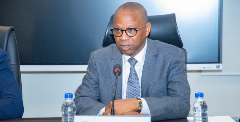 Côte d’Ivoire-AIP/Le ministre Adama Kamara invite la population à se rendre dans les centres d ...