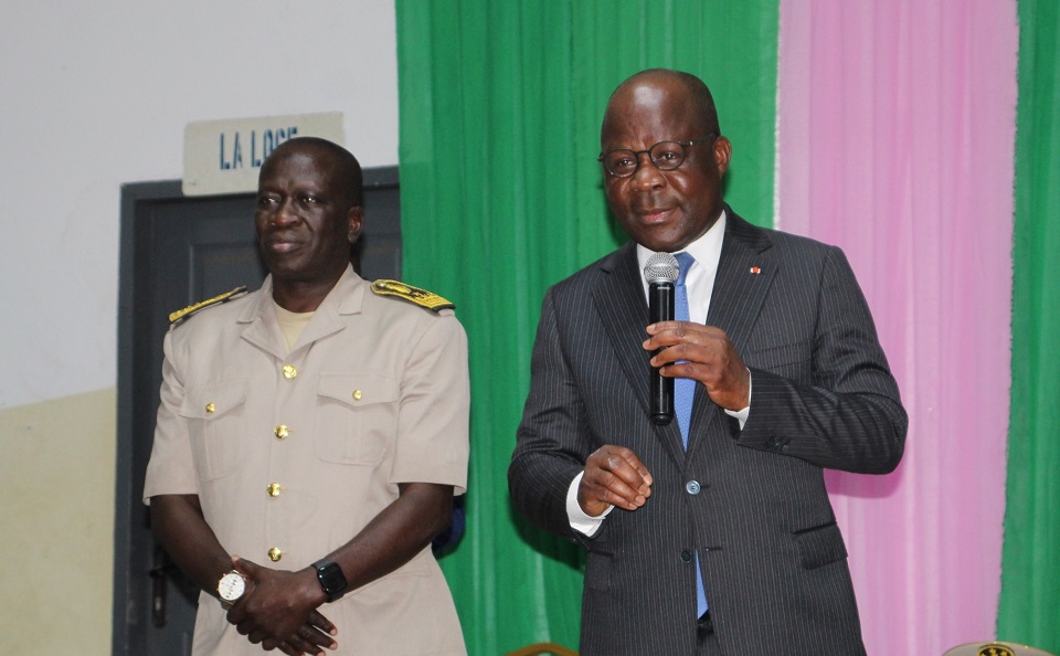 Côte d’Ivoire-AIP/Pierre Dimba exhorte les femmes du vivrier d’Agboville à l’unité et à l ...