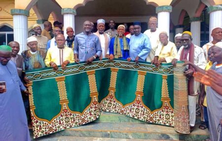 Côte d’Ivoire-AIP/ Des cadres de Gagnoa équipent la mosquée en tapis de ...