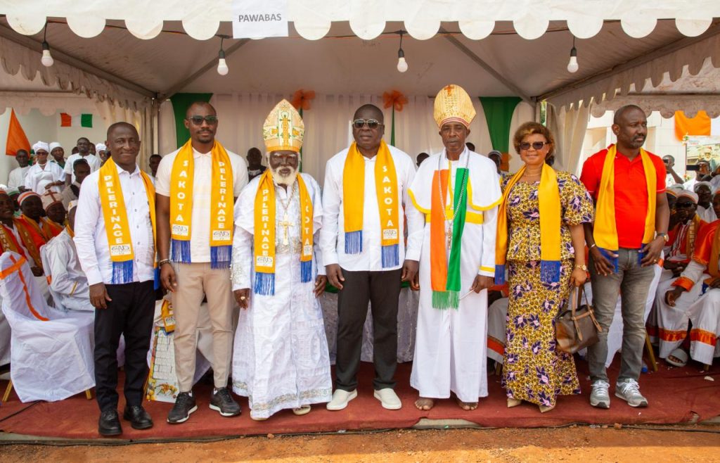 AIP/Amédé Kouakou et 4 500 fidèles de l’Église Dehima prient pour la ...