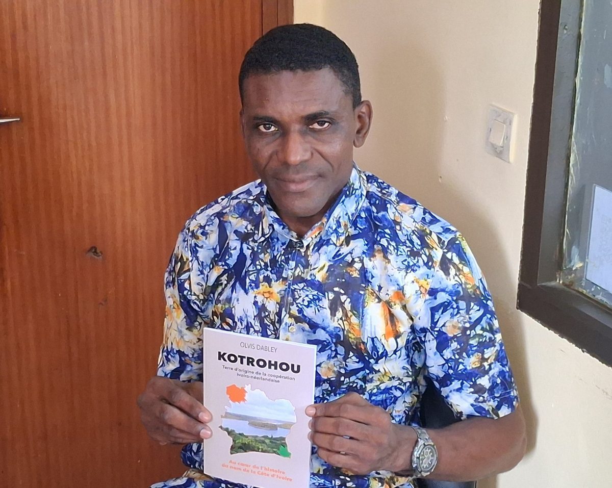 Côte d’Ivoire-AIP /L’auteur de l’ouvrage « Kotrohou », Olvis Dabley ...